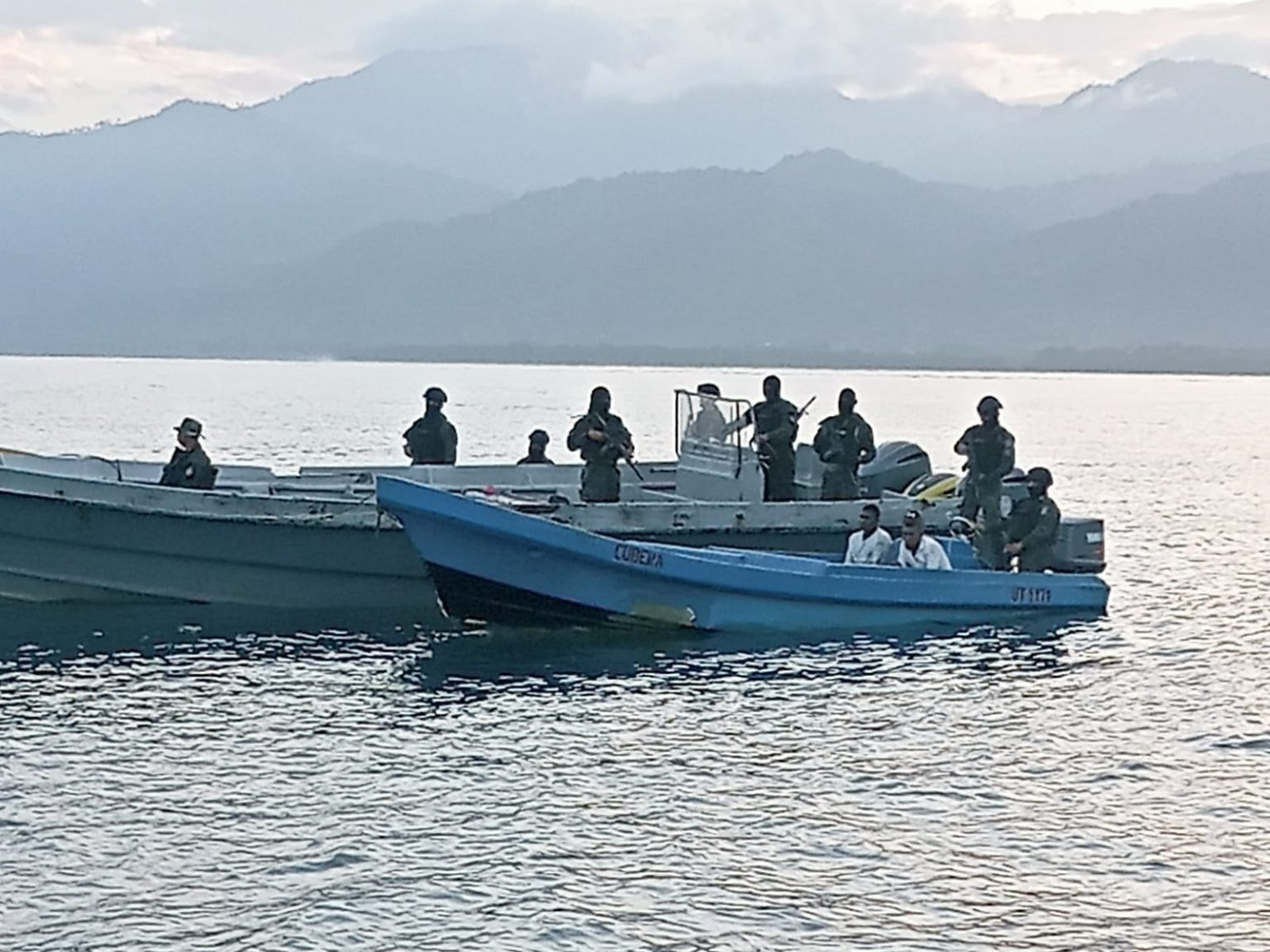 Detienen cuatro personas en un barco narco en Colón